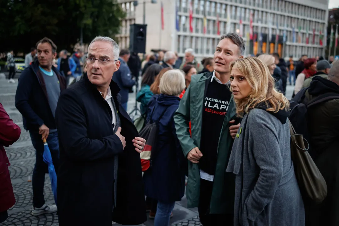 Ker voditeljici TV Dnevnika ni odobril dela na domu, mora plačati kazen | Info360